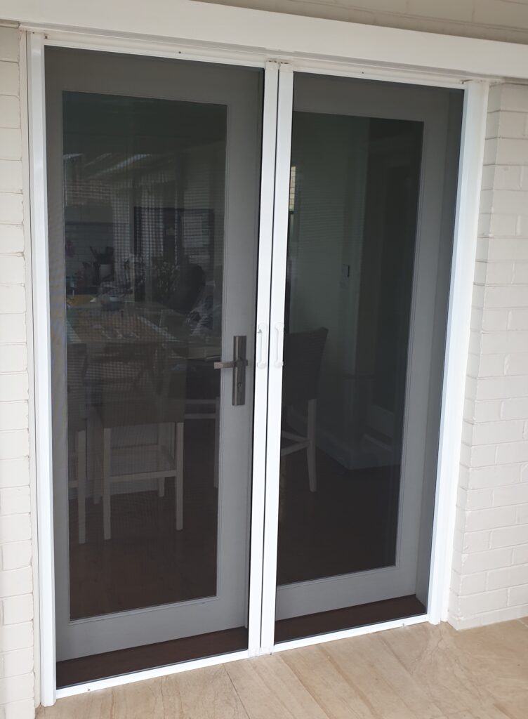 Phantom retractable screens - Shiny Clean